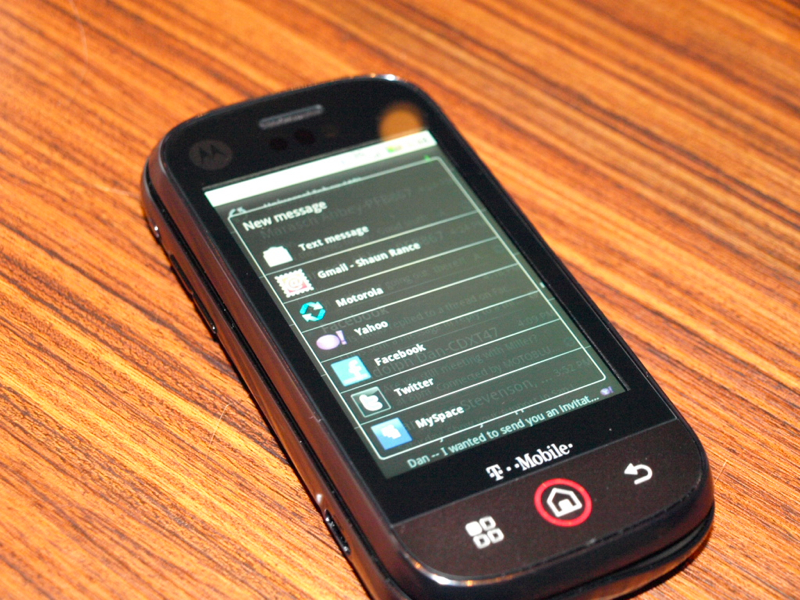 Video: We take the Motorola CLIQ and MOTOBLUR for a spin