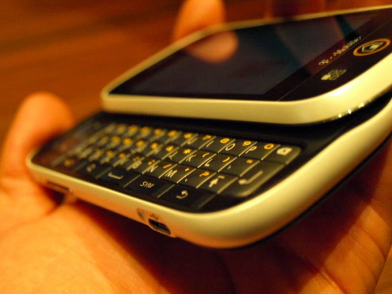 Video: We take the Motorola CLIQ and MOTOBLUR for a spin