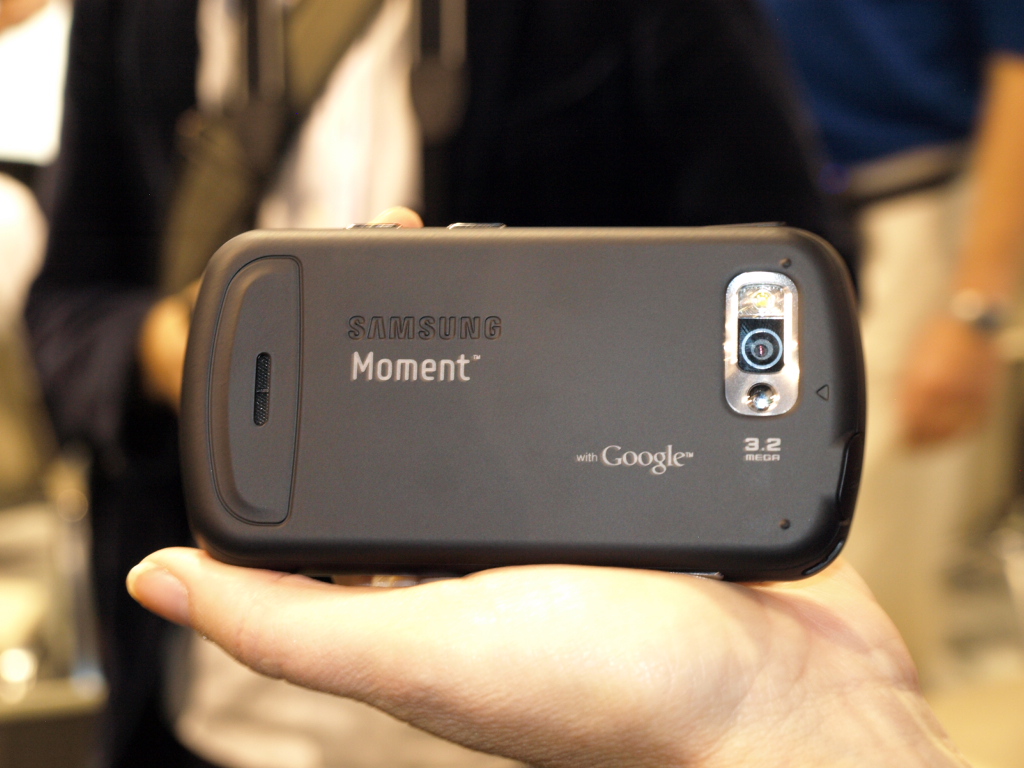 Hands-on with the Android-powered Samsung Moment