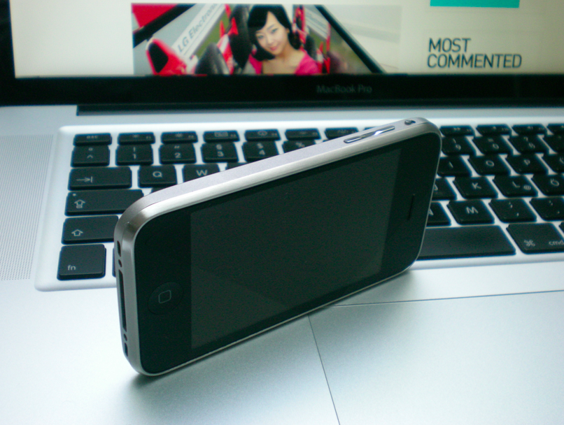 Titanium alloy + CAD design = Titanium iPhone 3GS with killer MacBook ...