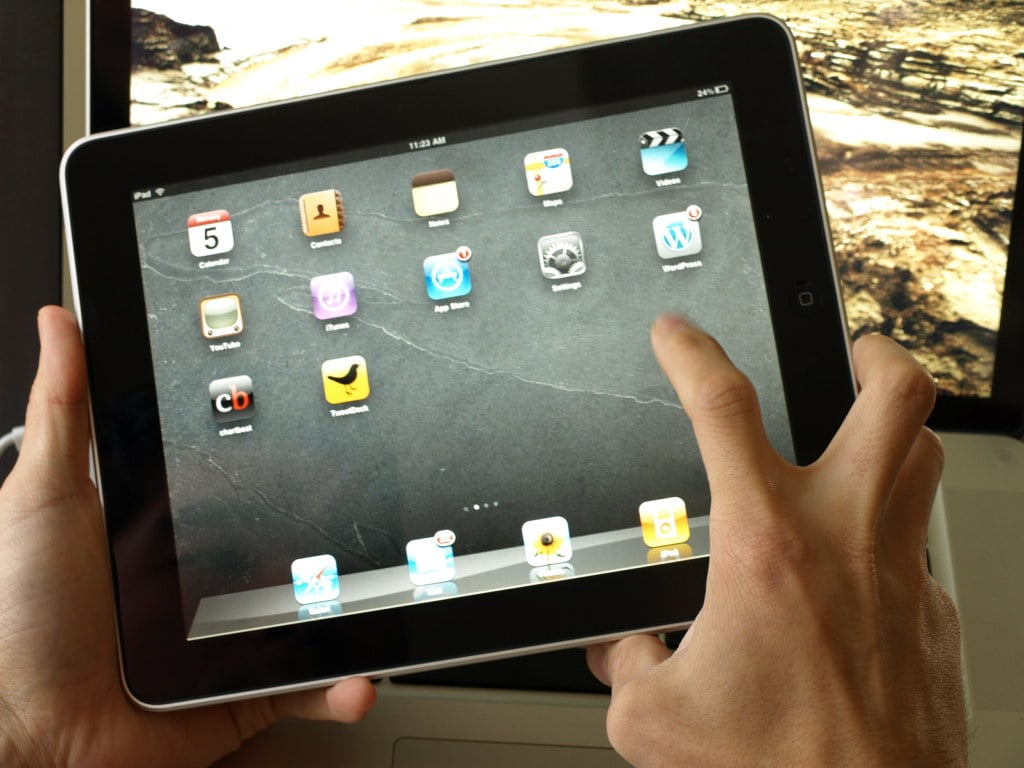 Apple on iPad sales: We moved 300,000 iPads on launch day, how do you ...