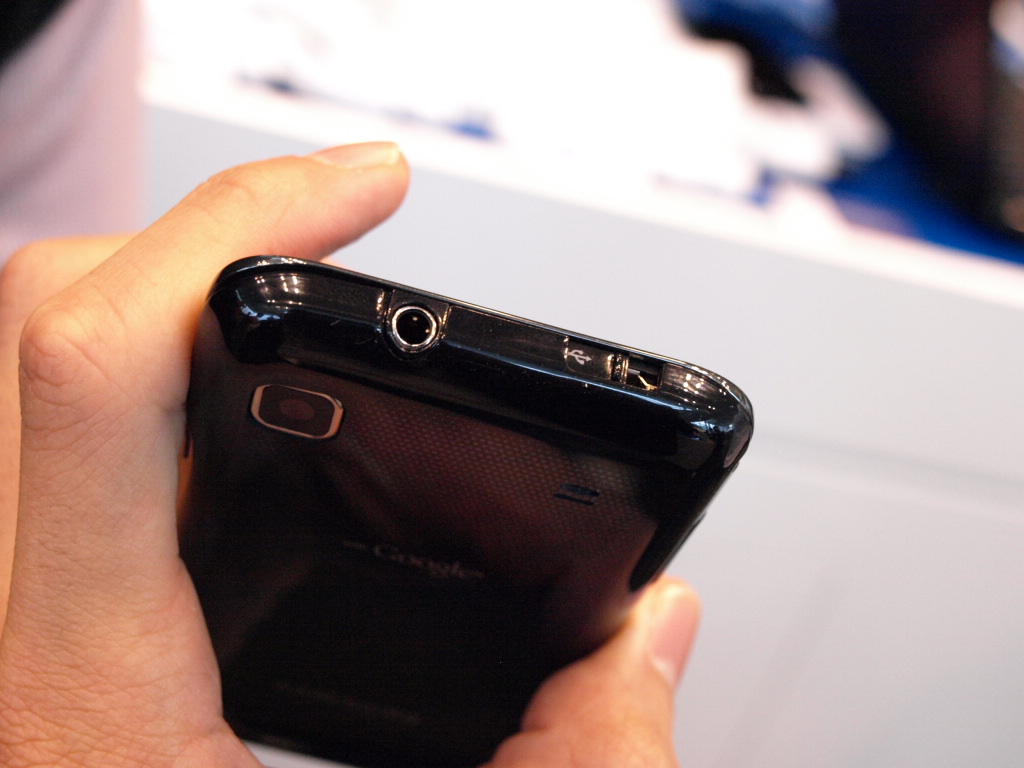 Quick look at the Samsung Galaxy S and the Super AMOLED and Daily Briefing