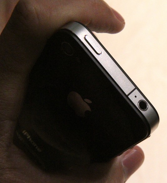 Hands on with Apple’s new iPhone 4 and the feature-packed iOS 4 (HD Video)