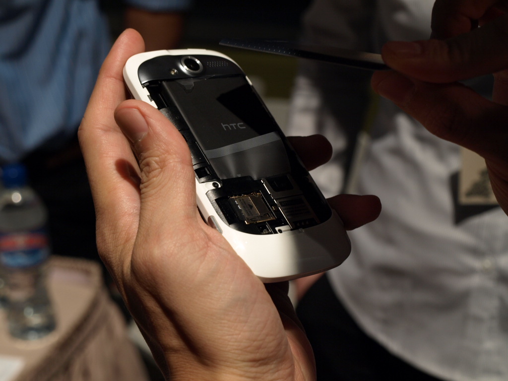Hands-on video of the new T-Mobile myTouch [HD Video]